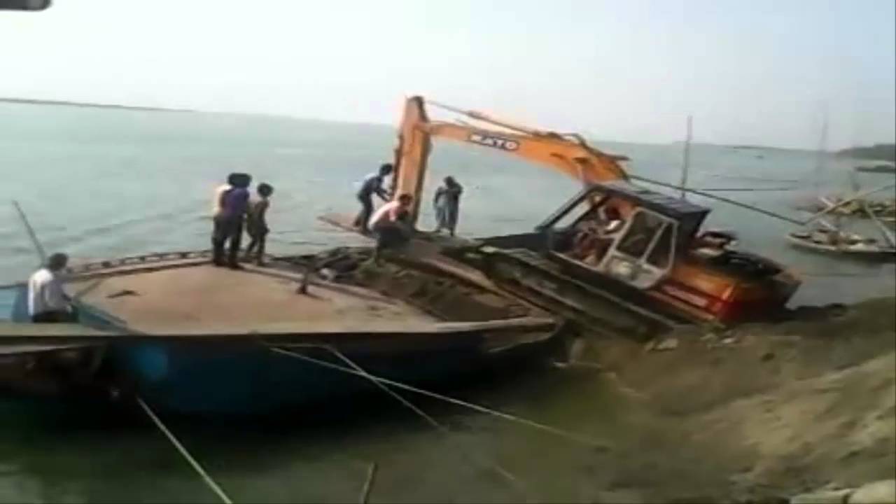 Mad Loading Bulldozer in Boat finally sink in river ... Science of ...