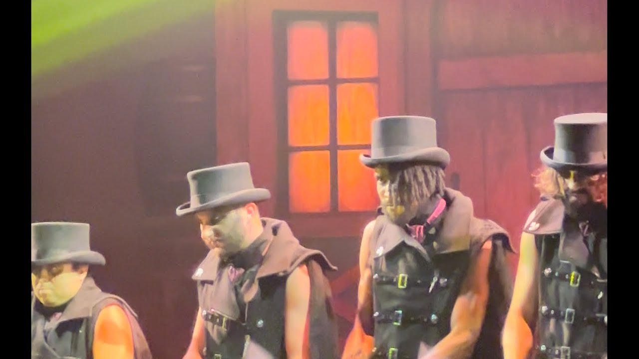 Drummers at the Jack the Ripper show - YouTube