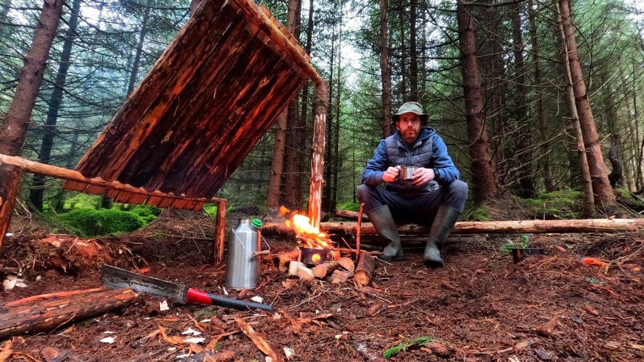 Survival Camp Solo Build | EP:2 - shelter log roof | Bushcraft Hand ...
