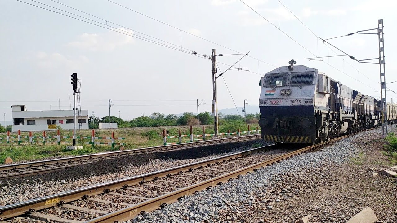 Original cab and modified cab EMDs hauled 18048 - Vasco - Shalimar ...
