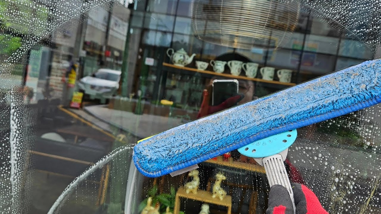 유리창 청소 스퀴지ing 모음집. windowcleaning squeegee ing compilation - YouTube