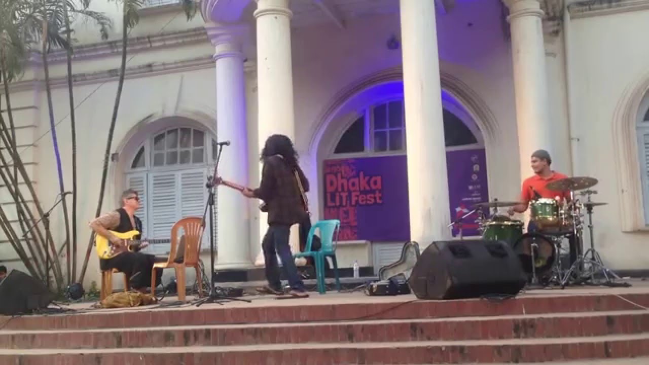 Mrittu Utpadon Karkhana live at Dhaka Lit Fest-Probar Ripon Acordes ...