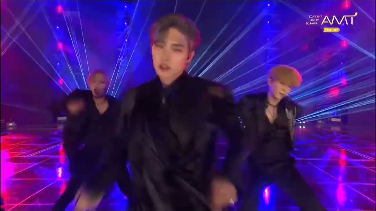 ateez-intro Dejavu mirror - YouTube