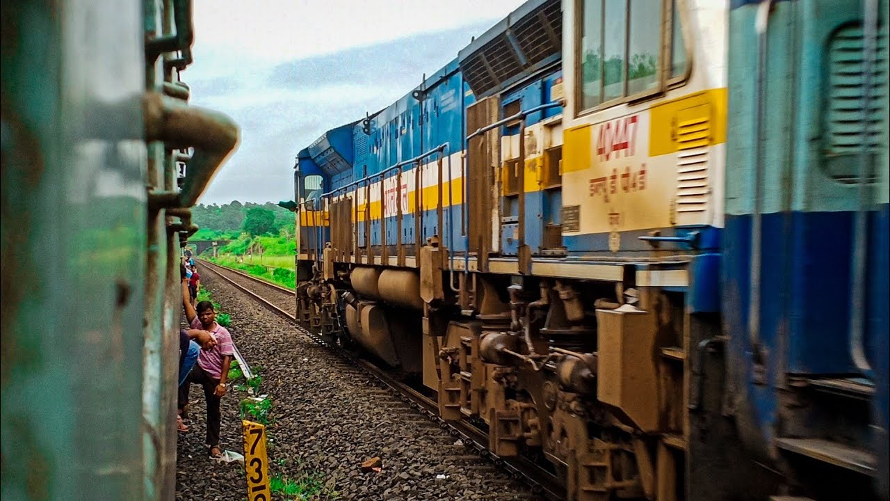 Ganpati Special Train || Mumbai Bound Ganpati Special Train Crossing ...