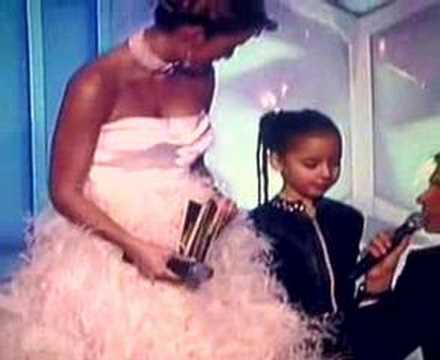 Gamze Özçelik-Buzda Dans 2 (FİNAL)part 2