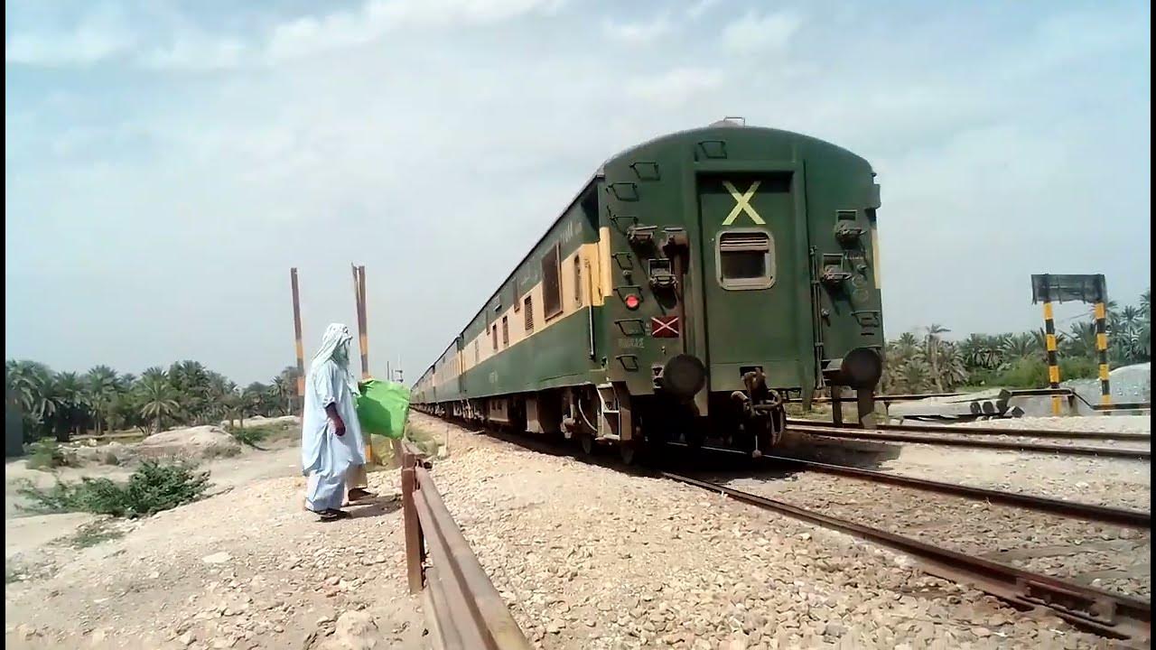 Shalimar Express Up crossing under the longest bridge near Rohri - YouTube