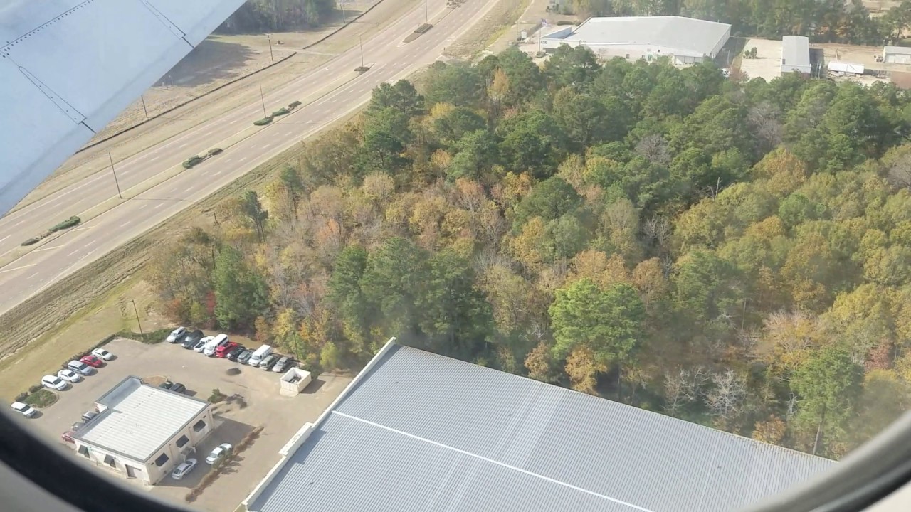 Landing at Jackson-Evers airport (JAN) - YouTube