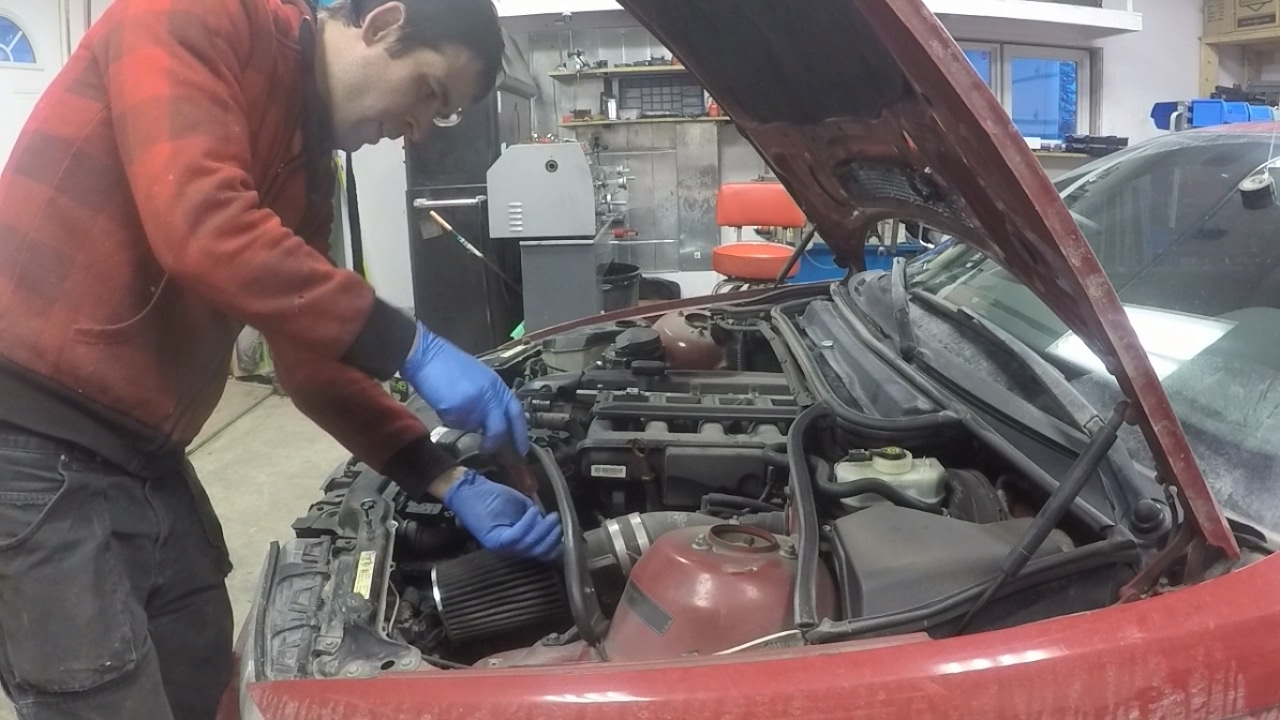 PCV removal. BMW 330CI E46 M54 3.0 inline 6 (part 1) - YouTube