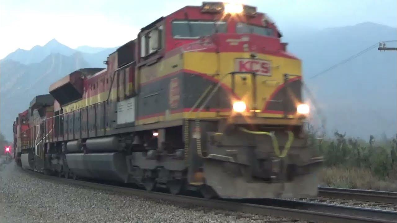 CPKC Mercantil con 3 locomotoras / CPKC with 3 engines leading - YouTube