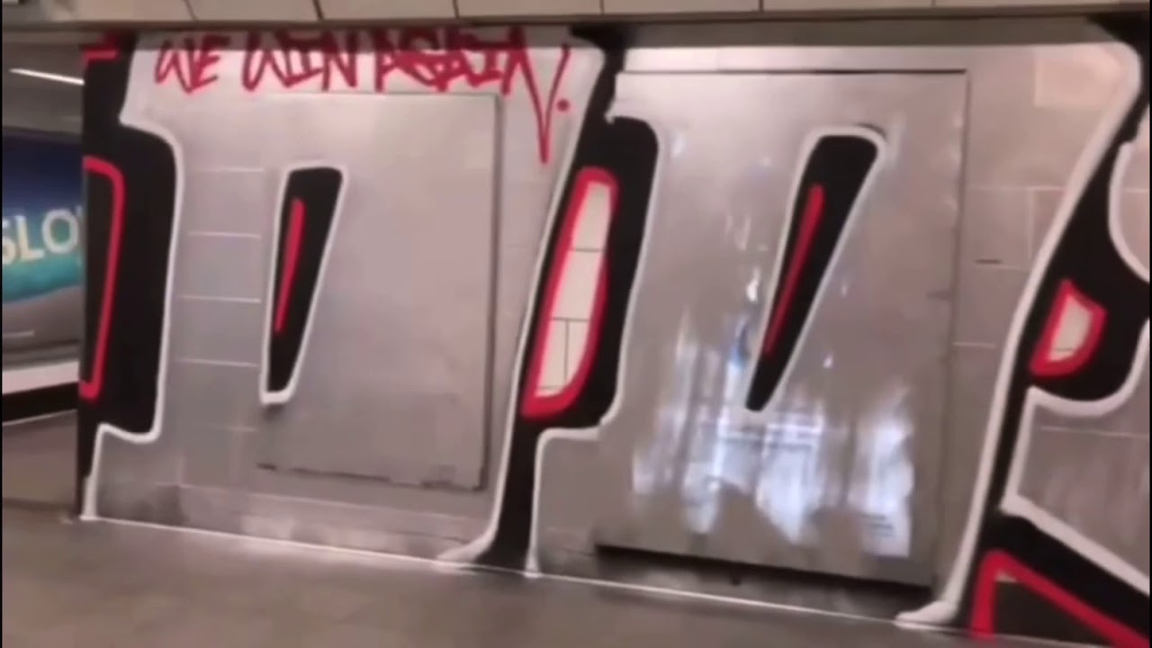 Oxford circus London tube station Graffiti -DDS crew Christmas Day 2020 ...