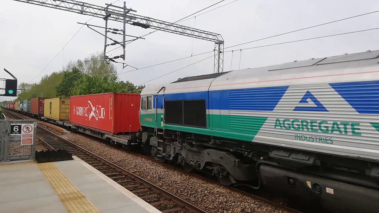 Gbrf class 66711 Sense in the striking Barden Aggregate livery - YouTube