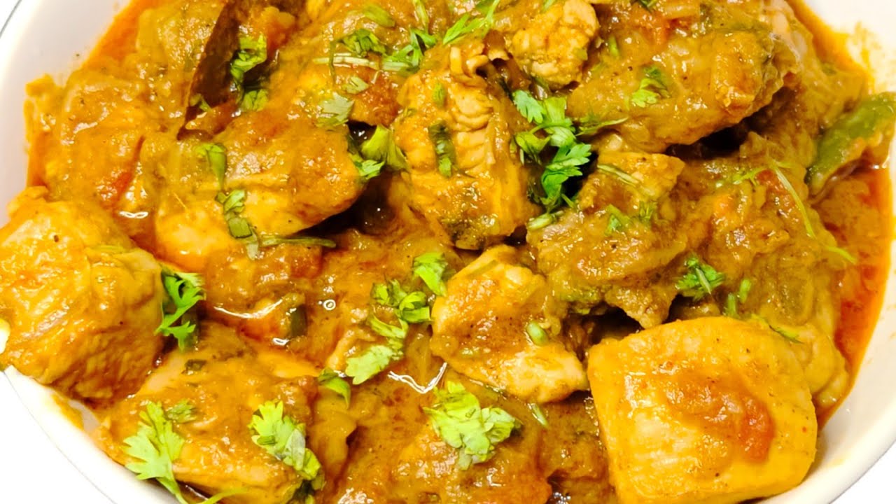बहुत कम इनग्रीडिएंट्स और कम समय में बनाएं स्पाइसी भुना चिकन मसाला करी ...