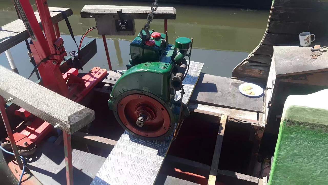 How to remove and install a Lister SR2 Marine engine into a Narrow boat ...