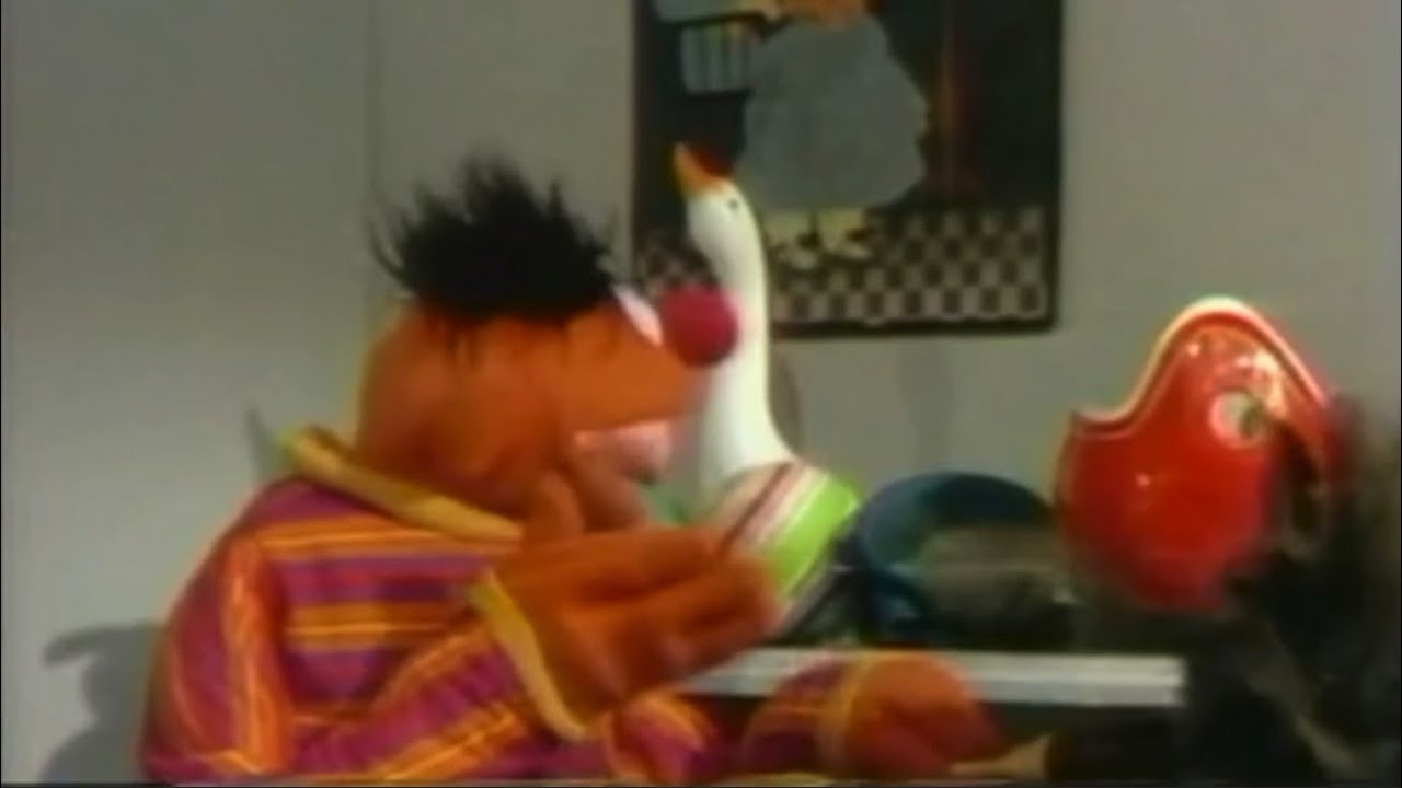 Sesame Street: Ernie Dusts The Shelf (Full Version) (1970) - YouTube