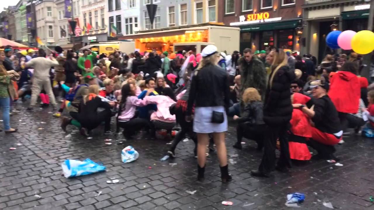 Carnaval op de grote markt in Breda 2014 - YouTube