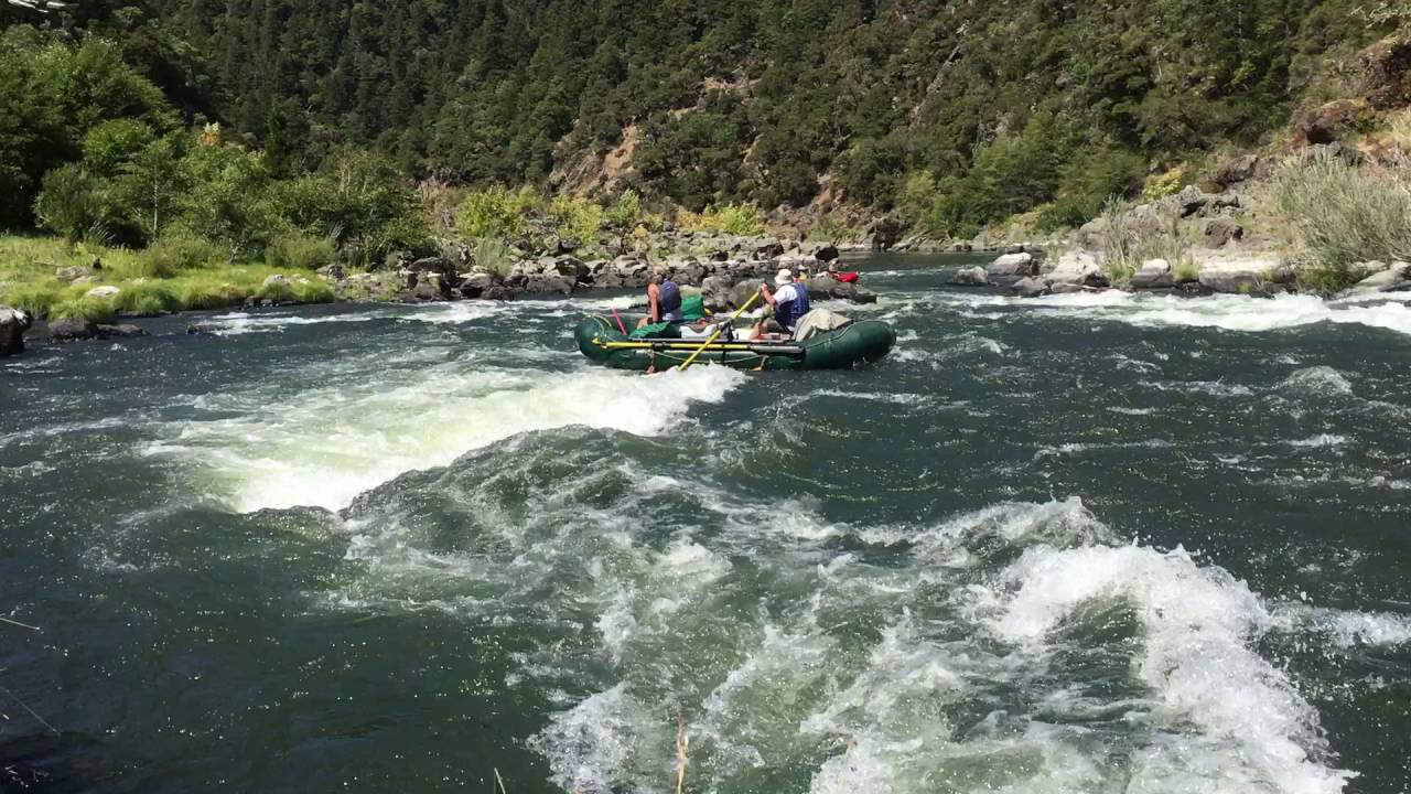 left side run at Wildcat Rapid, Rogue River, July 2016 - YouTube