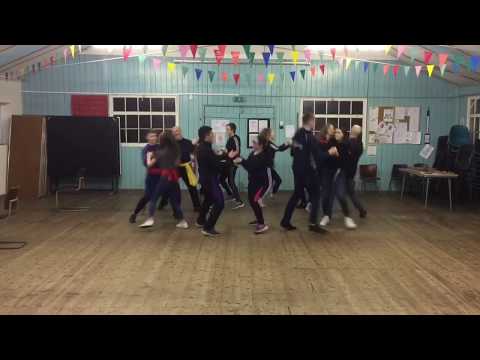 Cylch y Cymry (Dawns Werin Bl.4 ac iau / Folk Dance Yrs.4 and under)