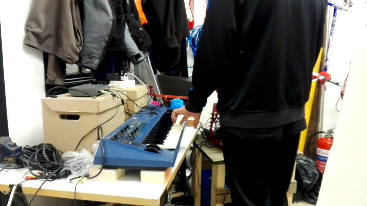 Ion iDM02 and Microbrute synced midi. - YouTube