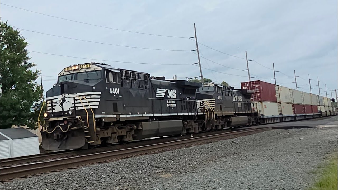 Norfolk southern westbound 4401+4616 Wauseon Ohio August 23 2025 - YouTube
