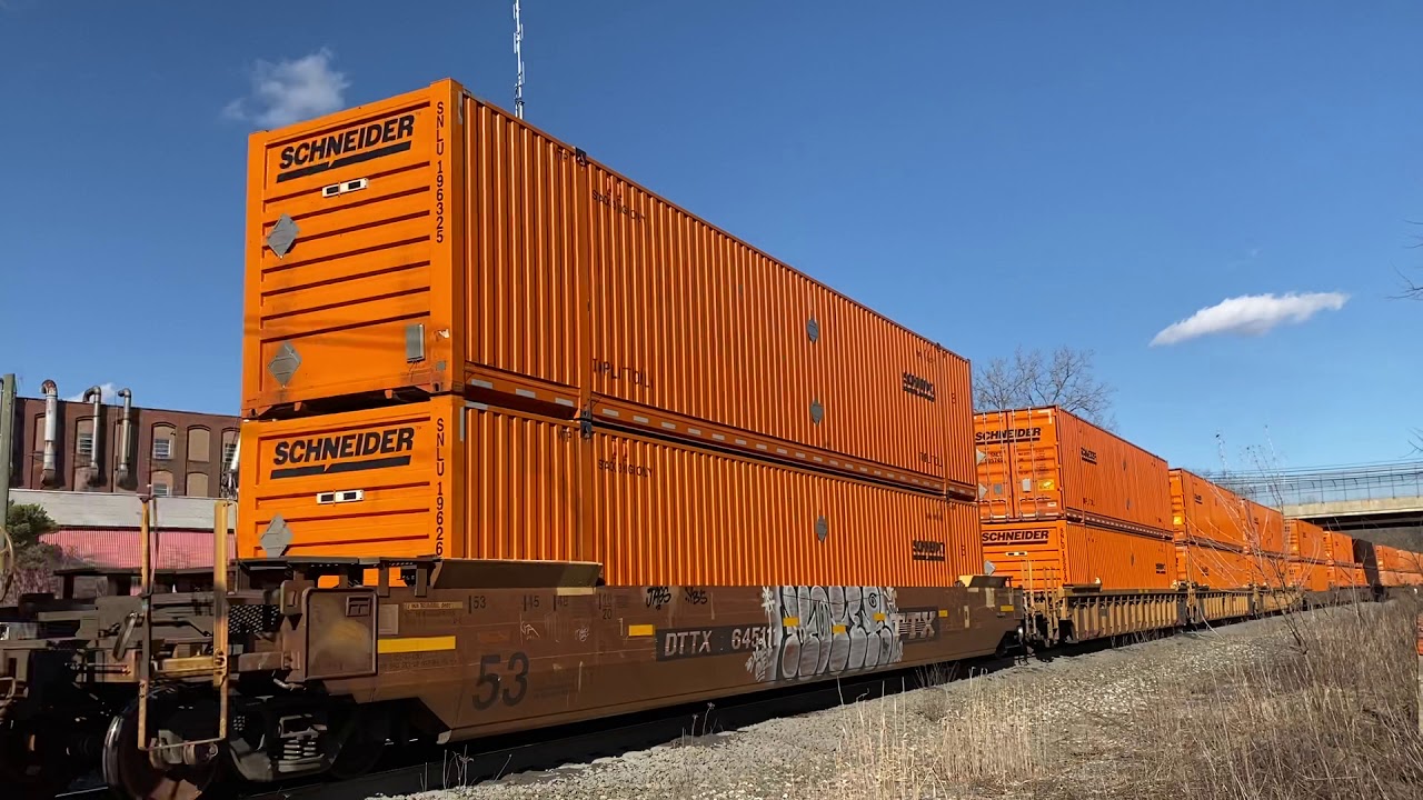 CSX 3404 Leads Solo on Eastbound Intermodal w/ Rear DPU at Chestnut ...