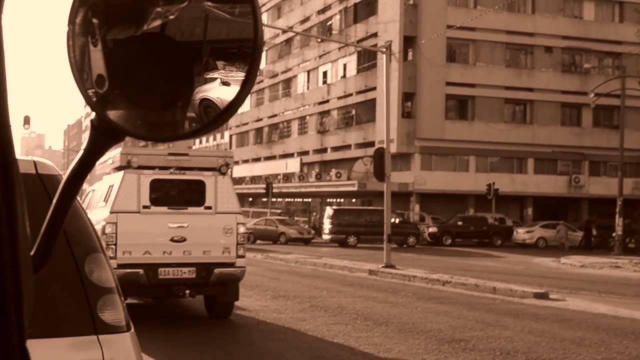 Txopelas na Cidade de Maputo (Tuktuk in Moçambique, 2013) - YouTube
