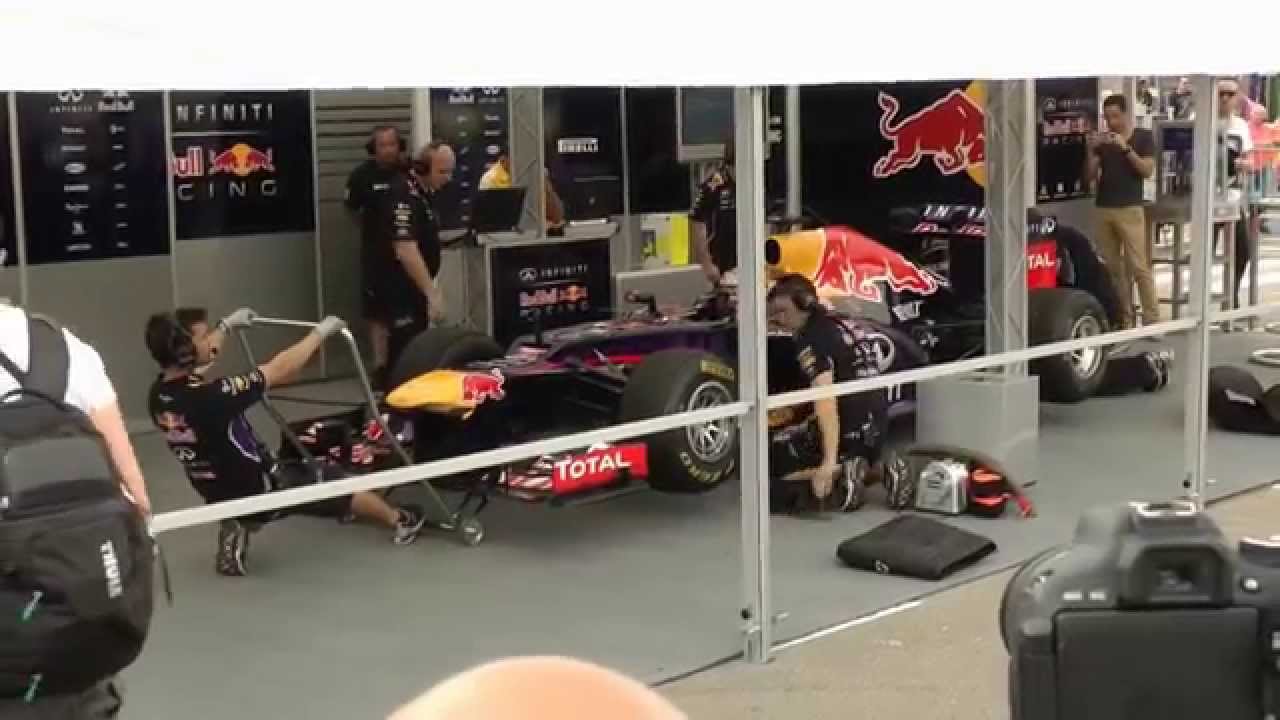 Starting Red Bull RB8 V8 F1 car in Assen with Jean Eric Vergne - YouTube