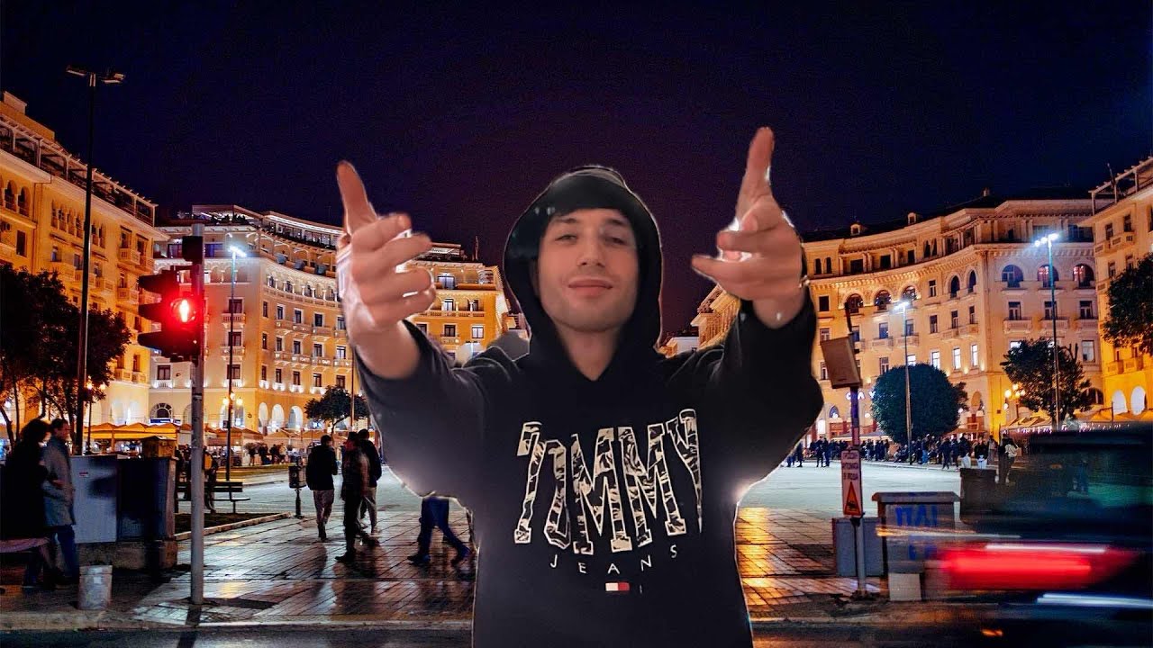 ΜΙΑ ΤΡΕΛΗ ΝΥΧΤΑ - YouTube