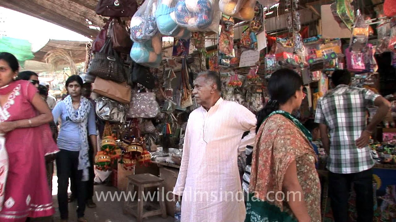 Crowded market area in Dwarka! - YouTube