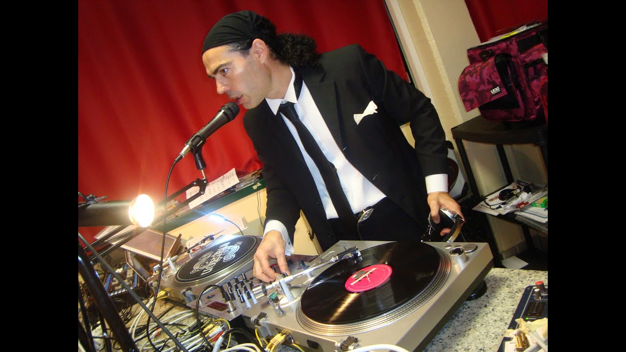 Through Radios LA2×4 the official Tango Radio of Buenos Aires, with ...