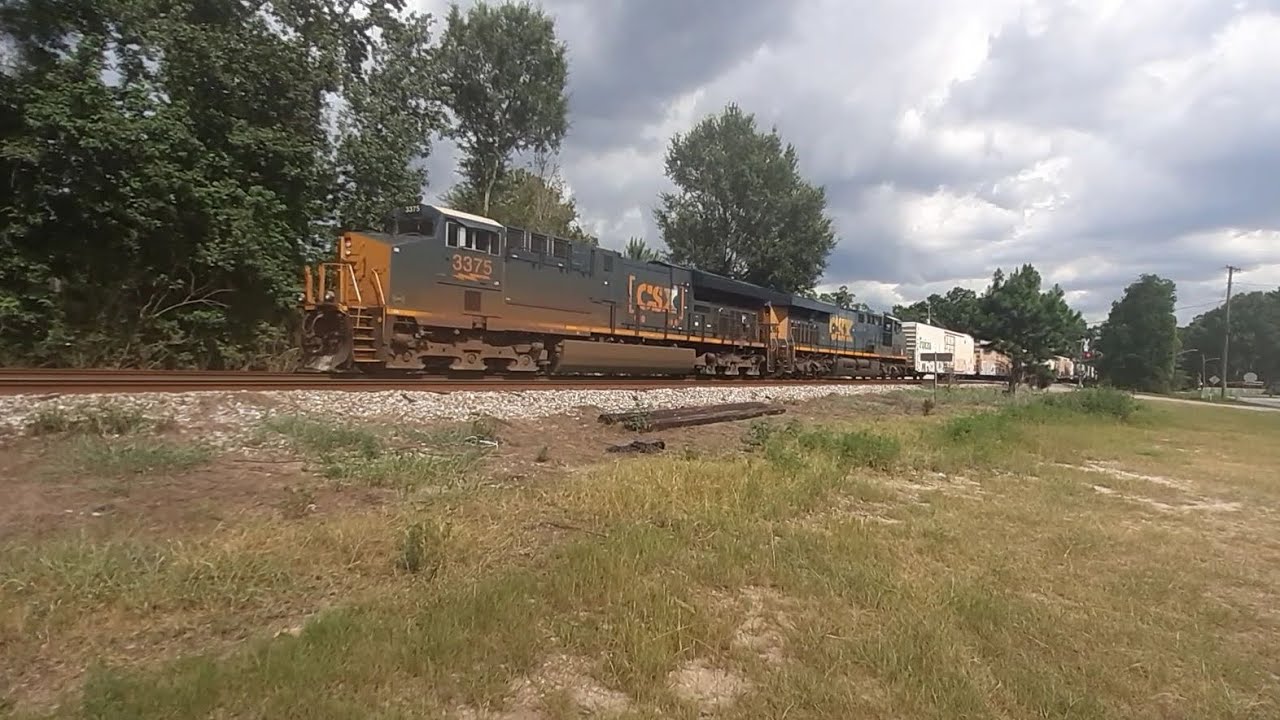CSXT 3375 leads CSX I032 in Savannah Ga on the CSX A line - YouTube