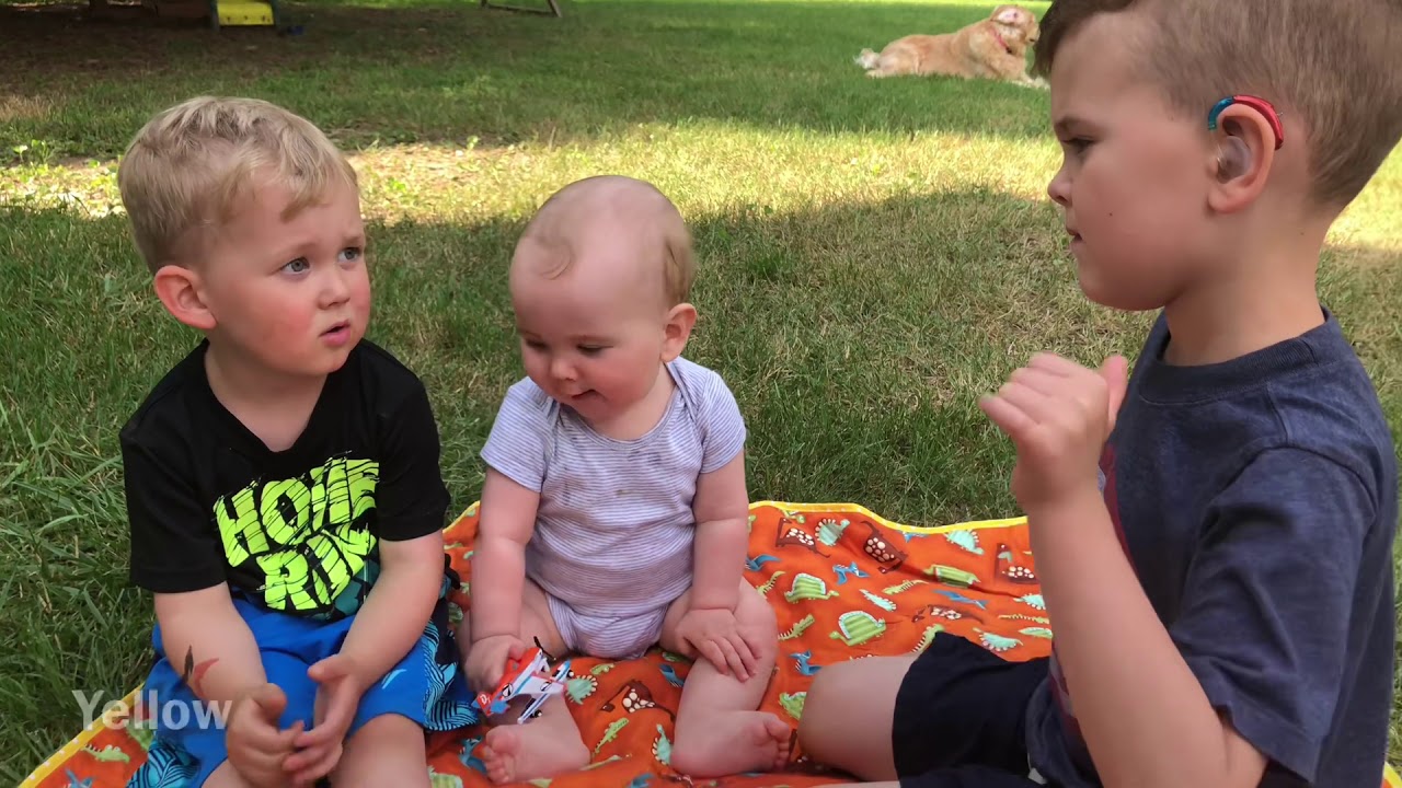 Big brother teaching little brothers sign language - YouTube