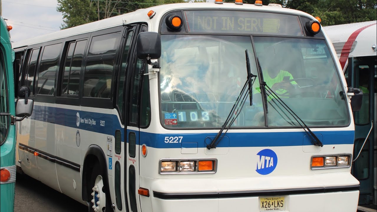 A retired 1999 Nova RTS on the move. - YouTube