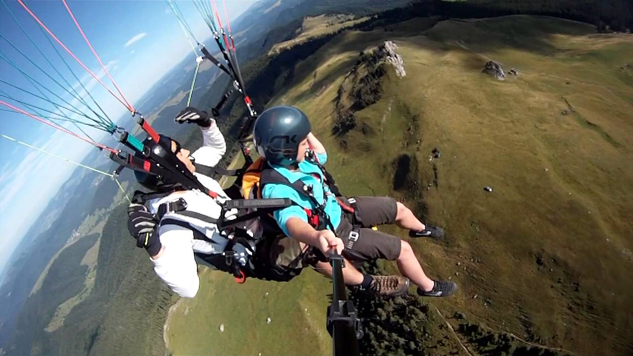 Zbor peste Popii Raraului - YouTube