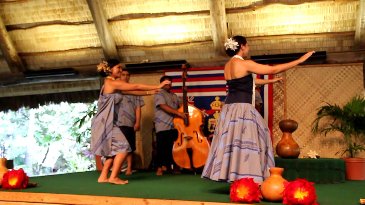 Hula dance - on Lahaina song (at Polynesian Cultural Center) - YouTube