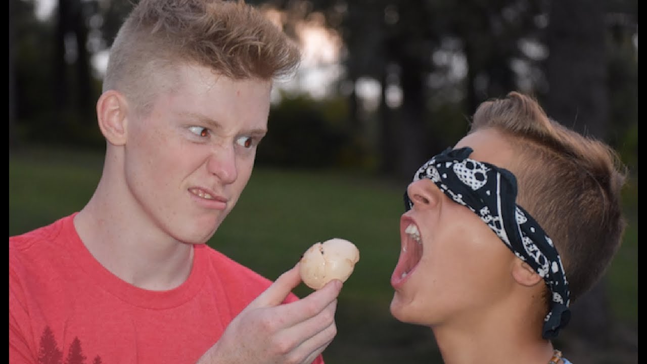 What's in my Mouth Challenge ft. Jonah Riddle - YouTube