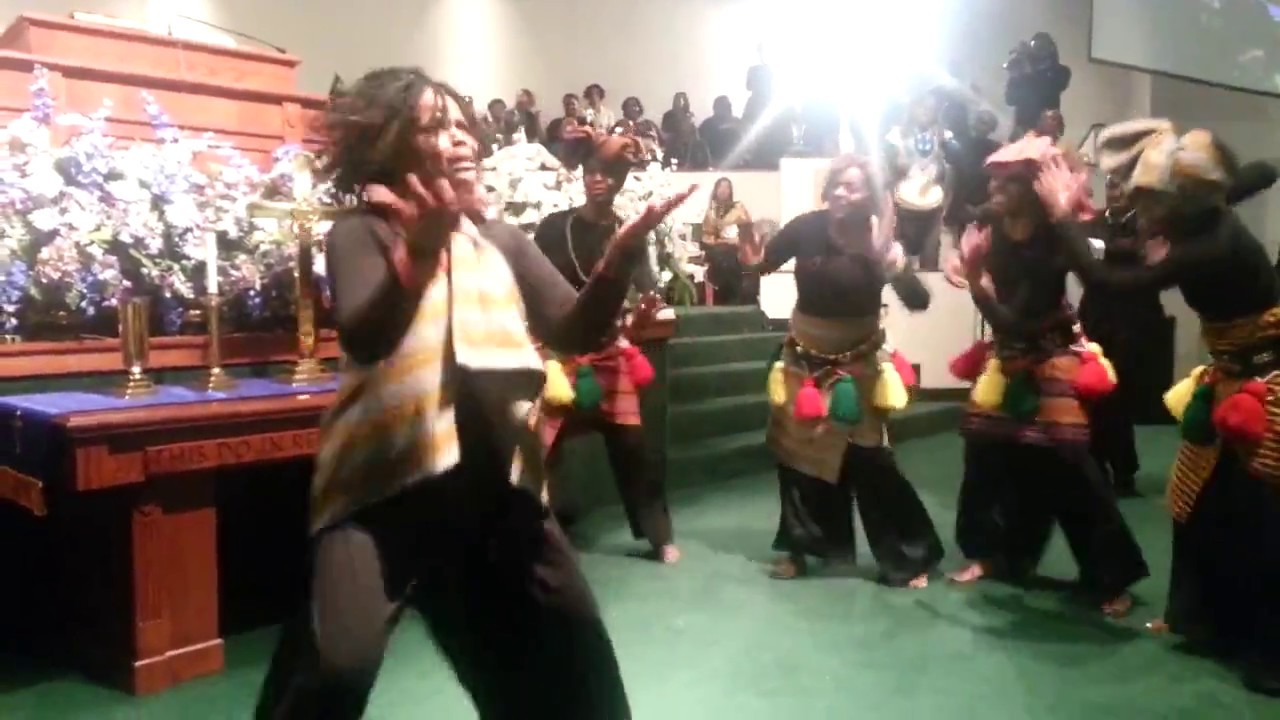 An african Praise dance at the The Temple of Praise - YouTube