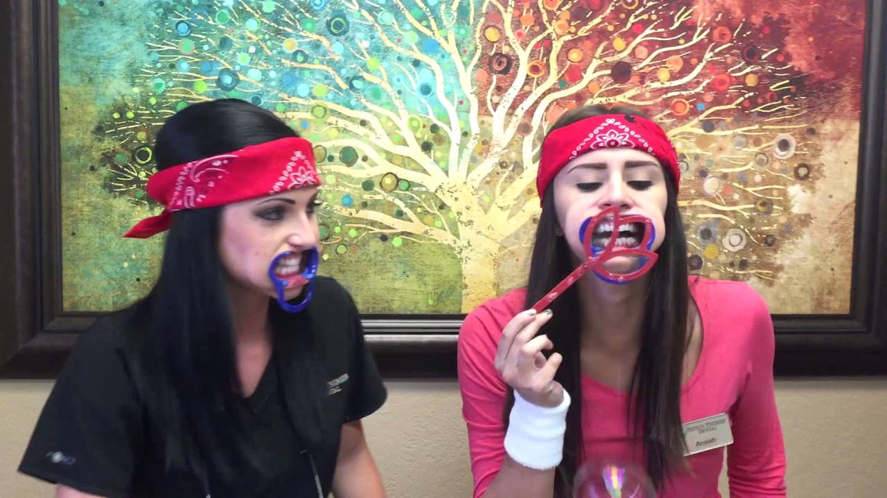 Cheek Retractor Olympic Games - "Bubble Blowing" - YouTube