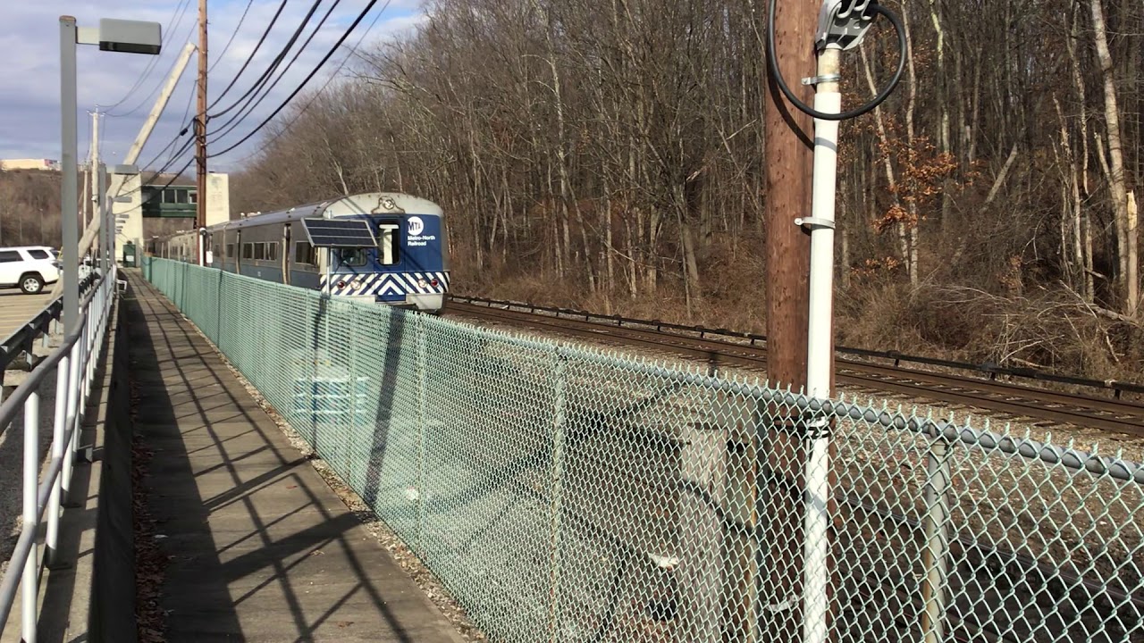 Metro north m3 at Southeast station. - YouTube