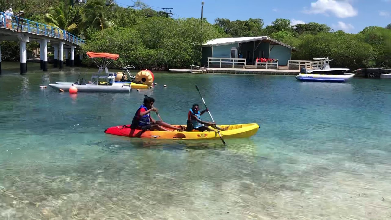 Kayaking in Roatan (Honduras) - YouTube