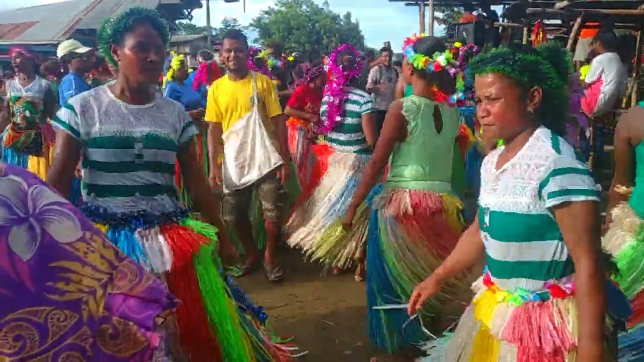 Mekeo, Inauaia Roosters 🐓 - YouTube