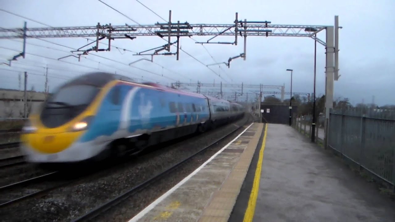 VT Class 390, 390013 Virgin Spirit, 1A10 passing Rugeley Trent Valley ...