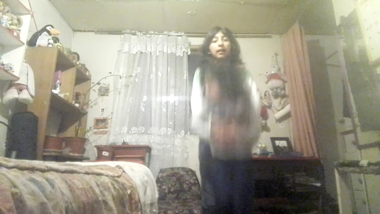 Lo que hace una niña normal - YouTube