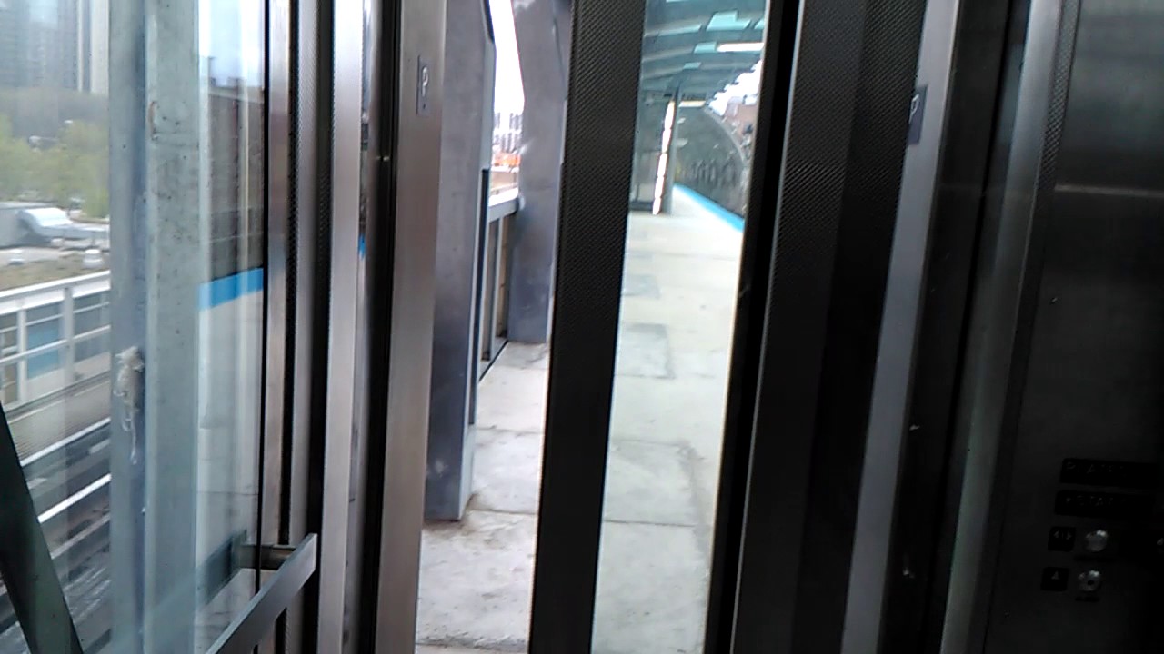 Graeginator Rides The Glass Elevator at CTA Cermak-McCormick Place ...
