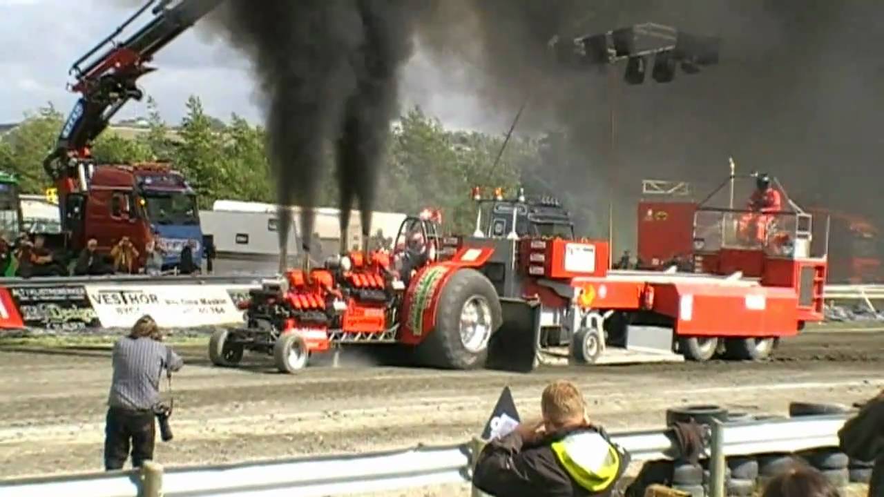 Tractor pulling in Norway - YouTube