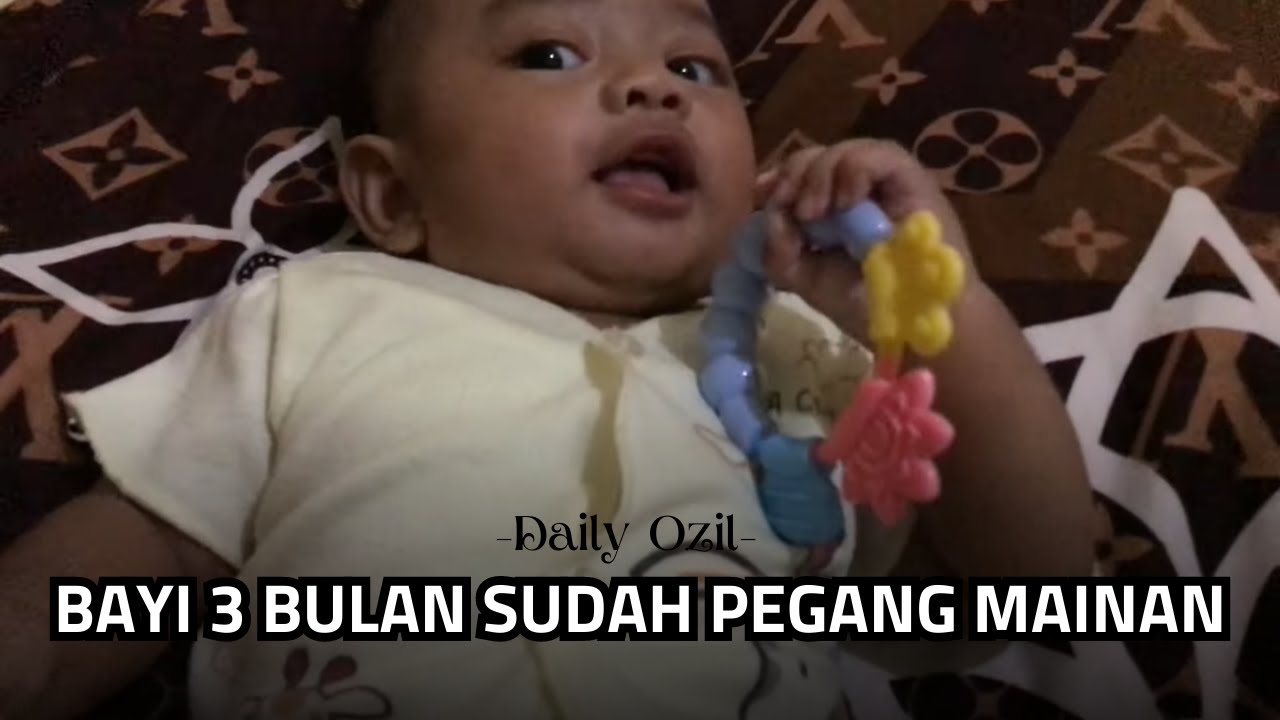BAYI 3 BULAN SUDAH PEGANG MAINAN - YouTube