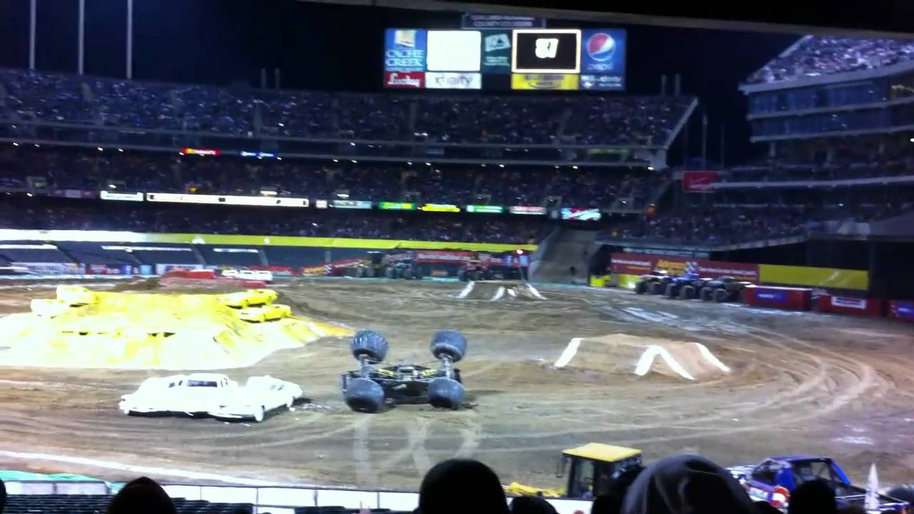 Monster Jam - Oakland Coliseum - YouTube