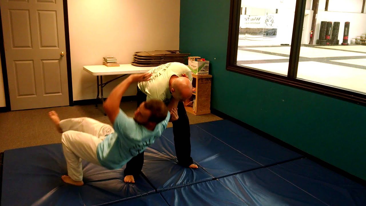 Single Arm Choke Defense 2 - YouTube