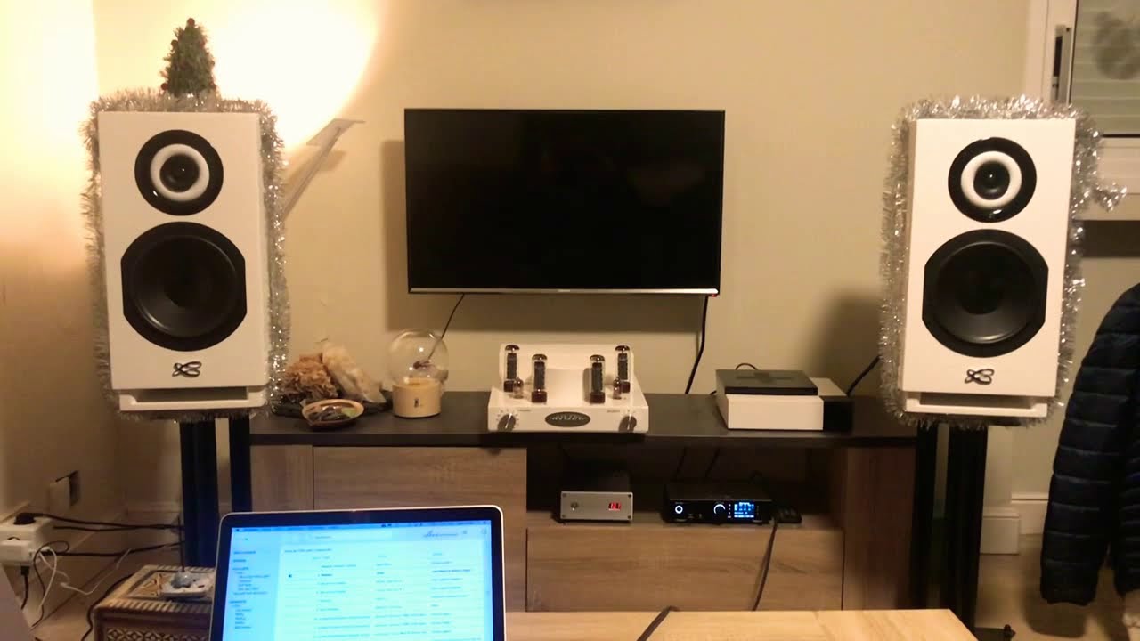 Fezz Audio Silver Luna Prestige Cabasse Bora Adi2 Dac Rme - YouTube