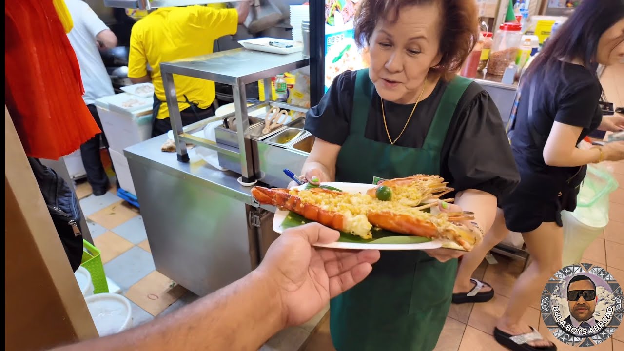 Singapore street food. The biggest king prawns of all - YouTube