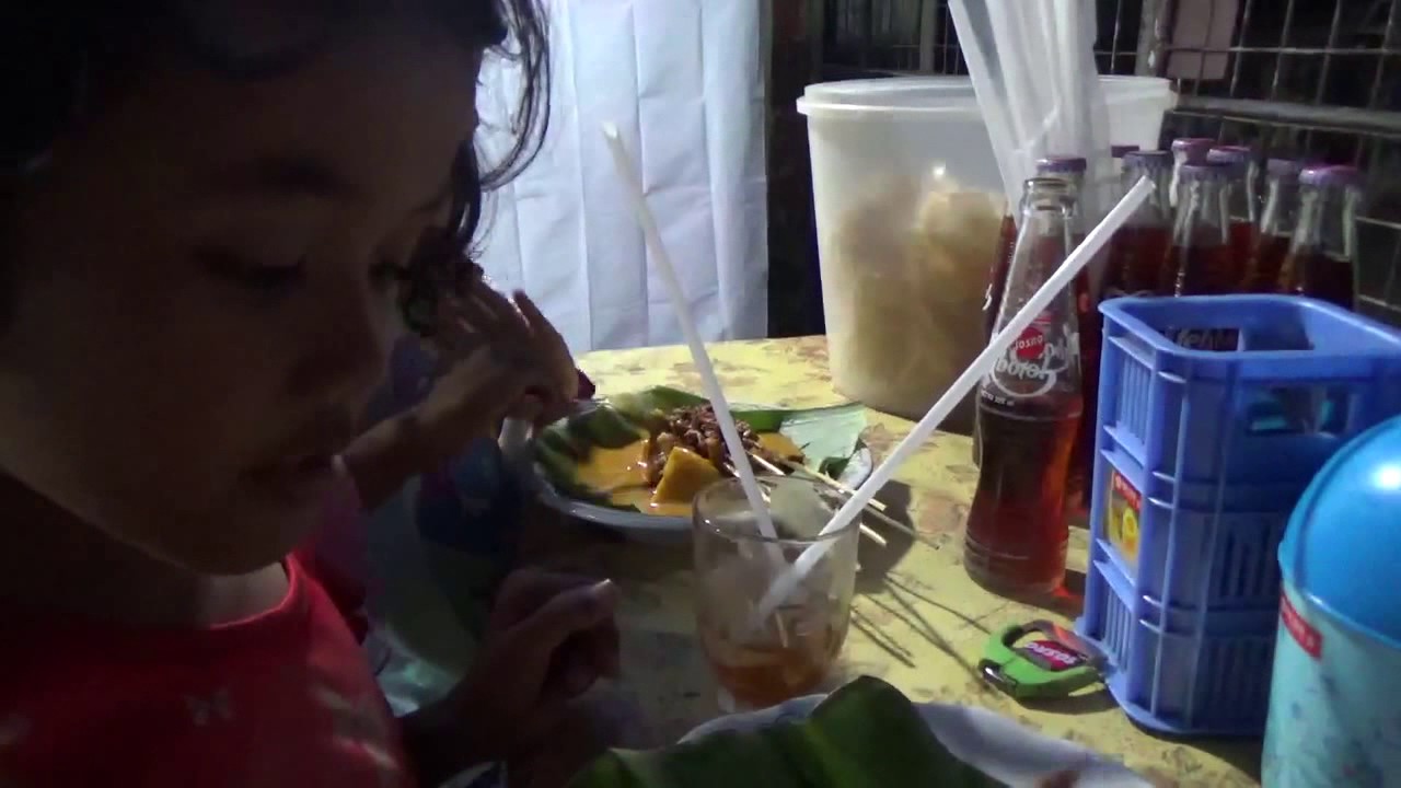 MENIKMATI SATE PADANG LAPEH SALERO DI JL.YOS SUDARSO PANJANG - YouTube